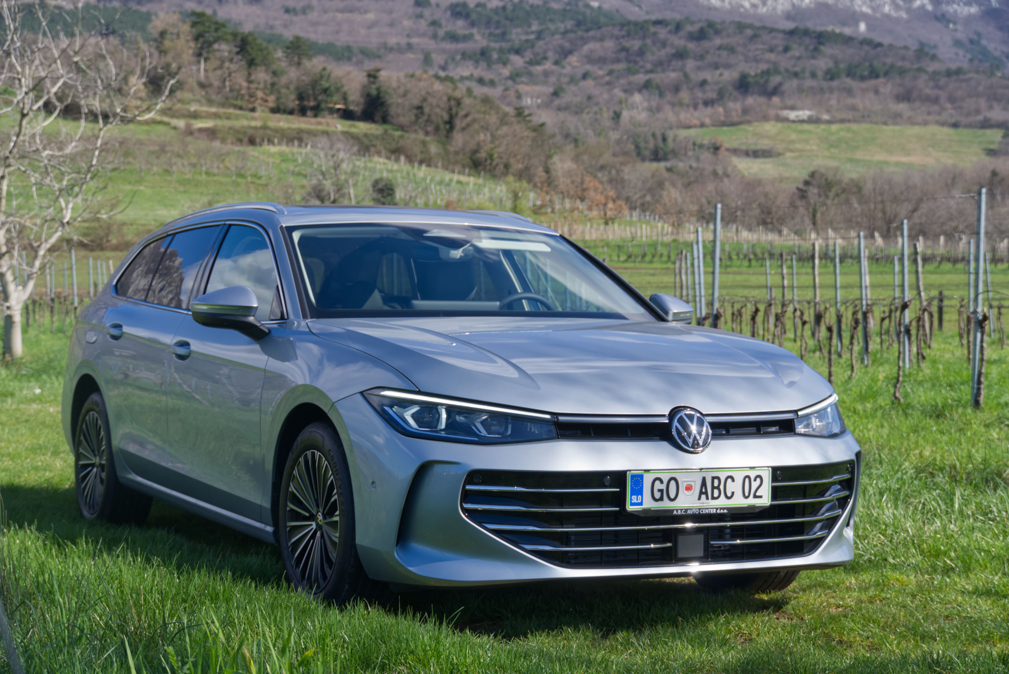 PRVI VTIS Novi, le še karavanski Volkswagen Passat: Velik in dodelan ...