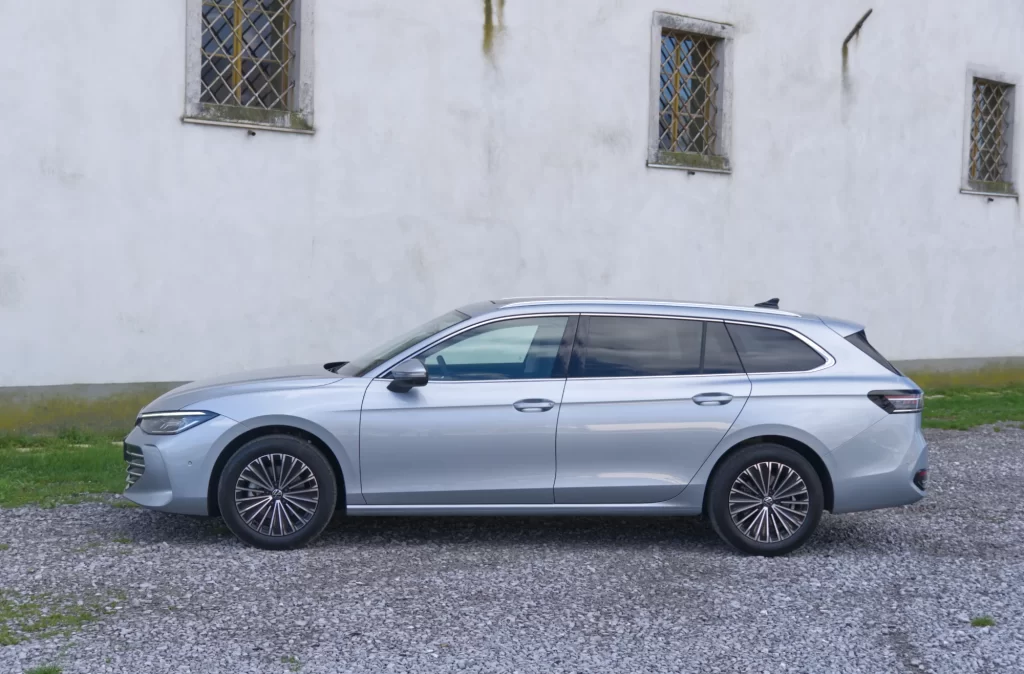 PRVI VTIS Novi, le še karavanski Volkswagen Passat: Velik in dodelan ...